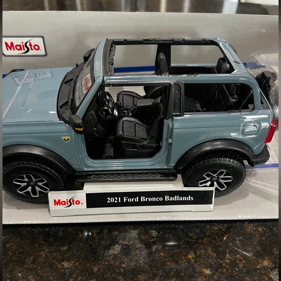 Maisto | Other | 22 Ford Bronco Badlands 118 Scale Model Car By Maisto ...